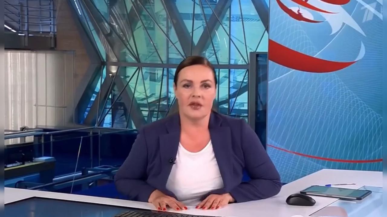 Екатерина Андреева упала со стула в прямом эфире : Общество : Live24.ru